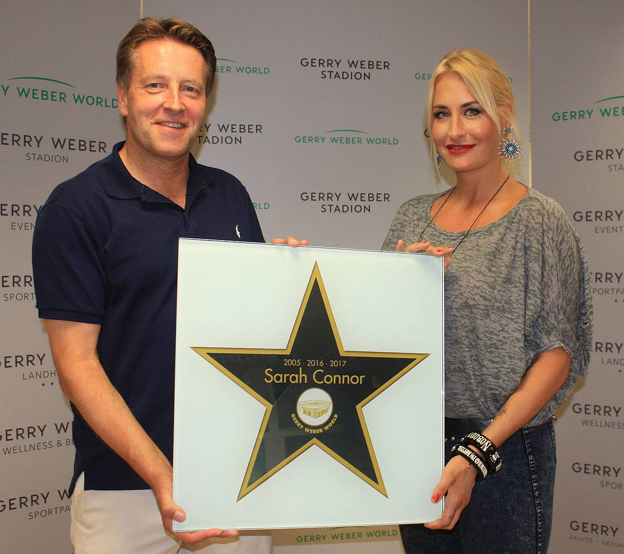 Große Ehre für Sarah Connor • Pop-Queen erhielt den "Walk of Fame-Stern ...